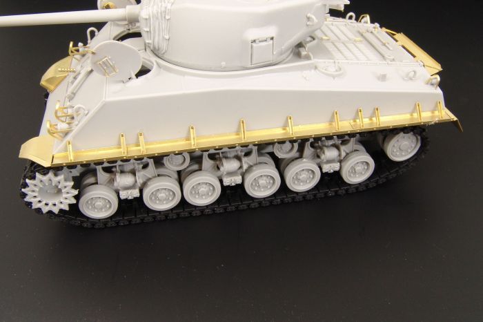 1:48 M4A3E8 FENDERS (Hobby boss) | MN modelář